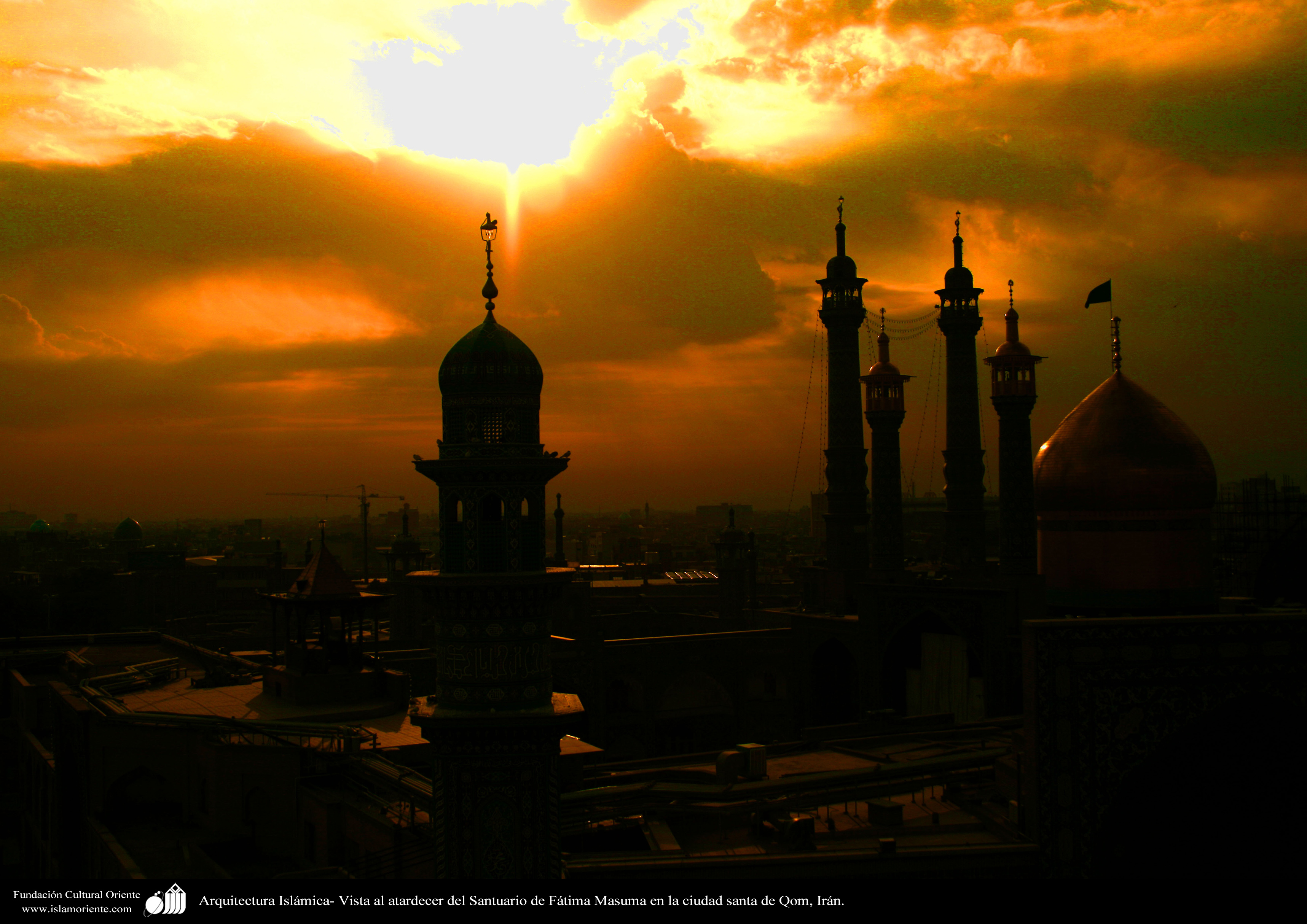 islamic-architecture-sunset-view-of-fatima-masuma-holy-shrine-in